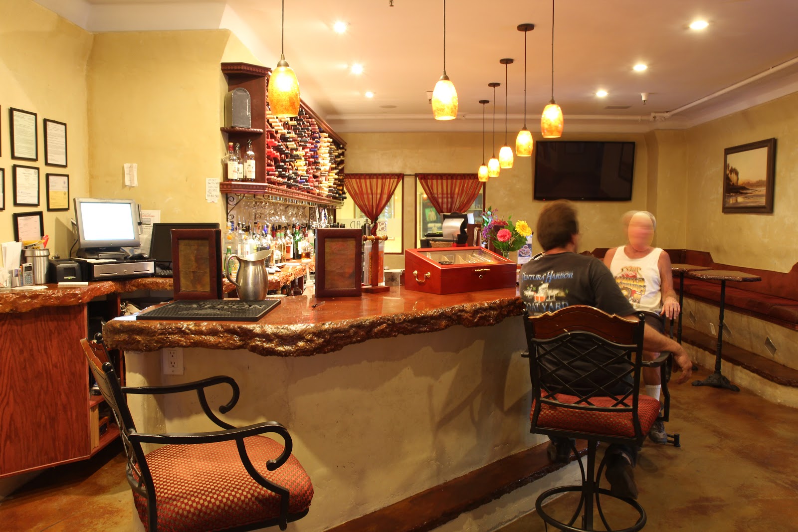 805 Bar & Grilled Cheese in Ventura CA